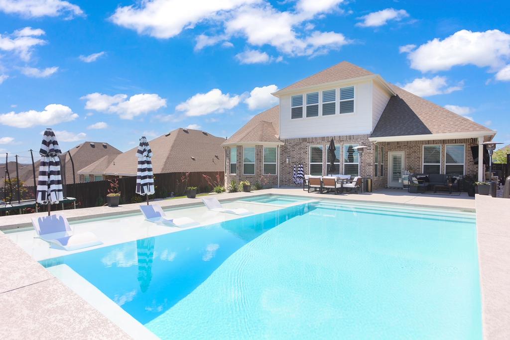 South Texas Custom Pools | Swimming Pool Contractor in San Antonio, TX