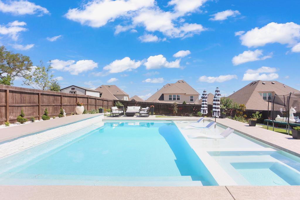 South Texas Custom Pools | Swimming Pool Contractor