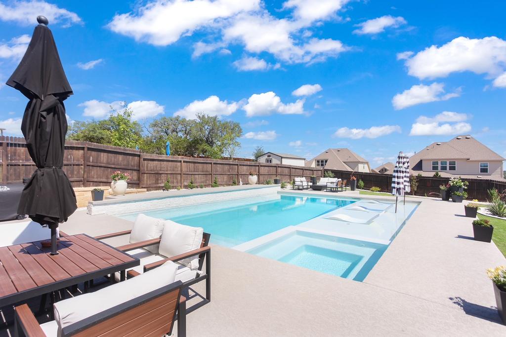 South Texas Custom Pools | Swimming Pool Contractor